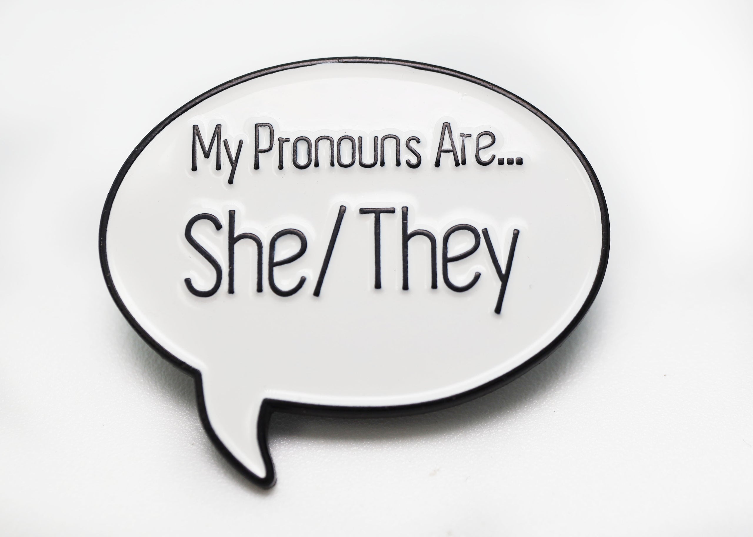 Pronoun Pin Speech Bubble - She/They | Mana Crypt Online Store